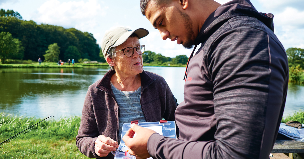 Med waders og fiskestang i samfundets tjeneste
